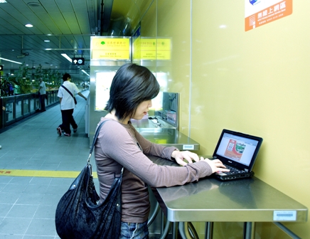 Internet users hit record high in Taiwan - Taiwan Today
