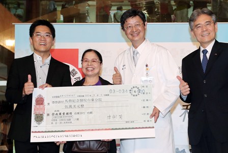 Chen Shu-chu donates prize money to hospital - Taiwan Today