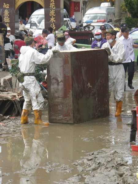 Cleaning up after Typhoon Morakot - Taiwan Today