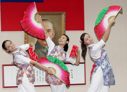 Fan dance - Taiwan Today