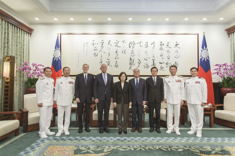 Tsai talks defense exchanges with former US Pacific Fleet commander ...