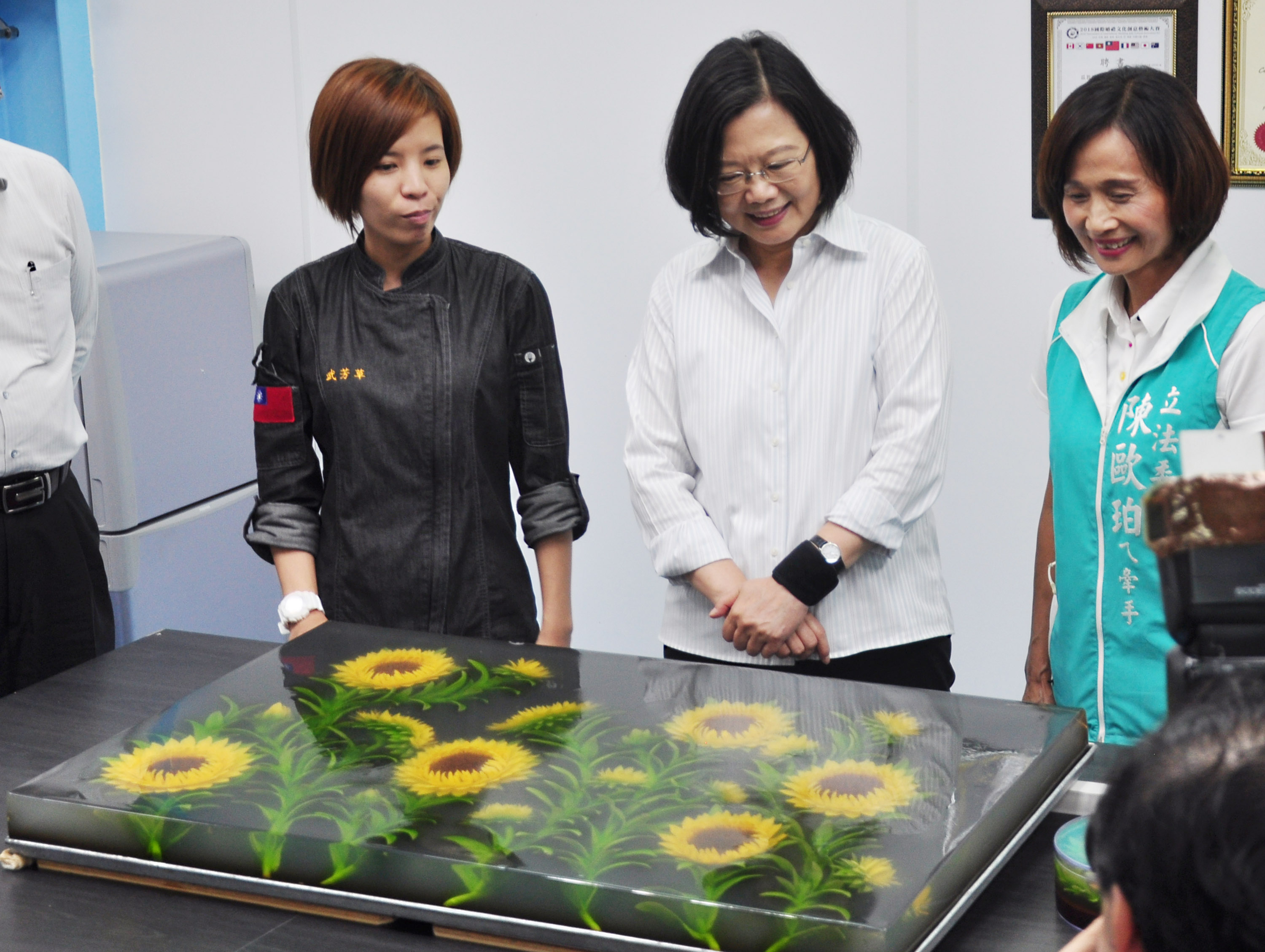 Tsai pledges more support for migrants from NSP target countries