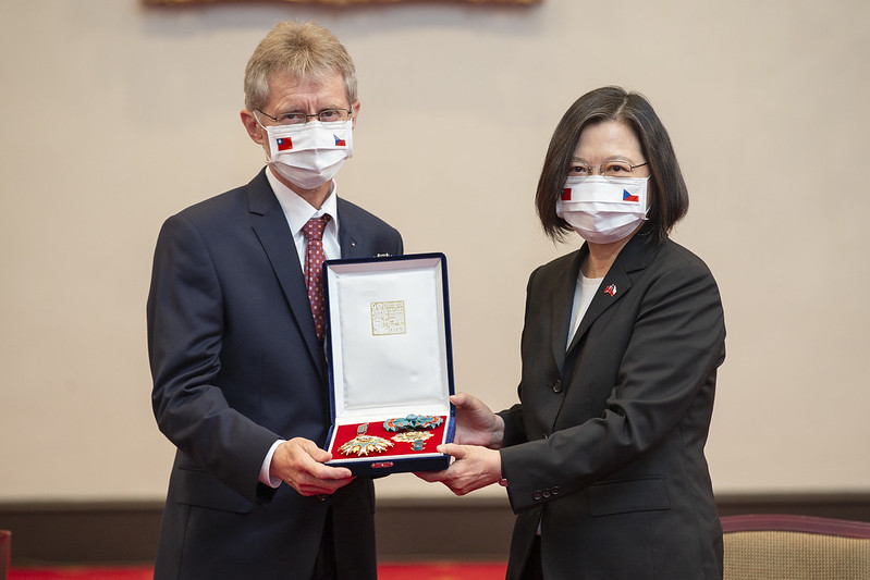 Tsai awards posthumous honor to late Czech Senate president