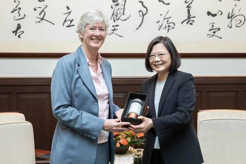 Tsai thanks outgoing British representative for strengthening Taiwan-UK ...