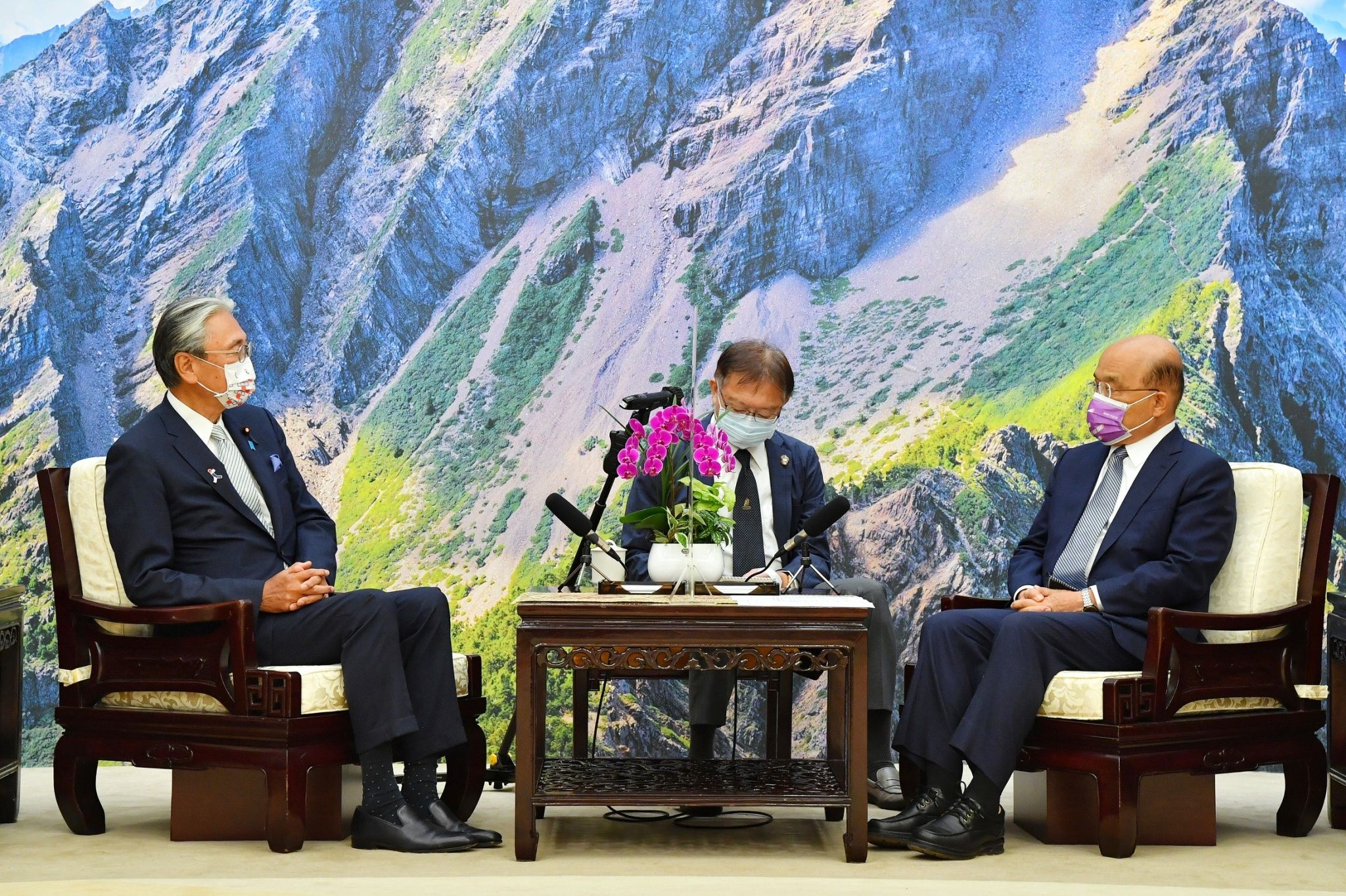 Premier Su receives Japan parliamentary delegation - New Southbound ...