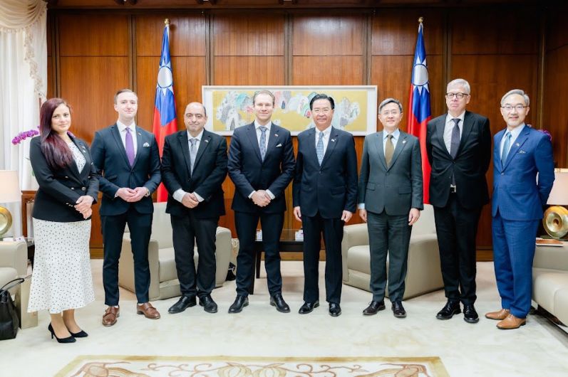 Liaising legislators - Taiwan Today