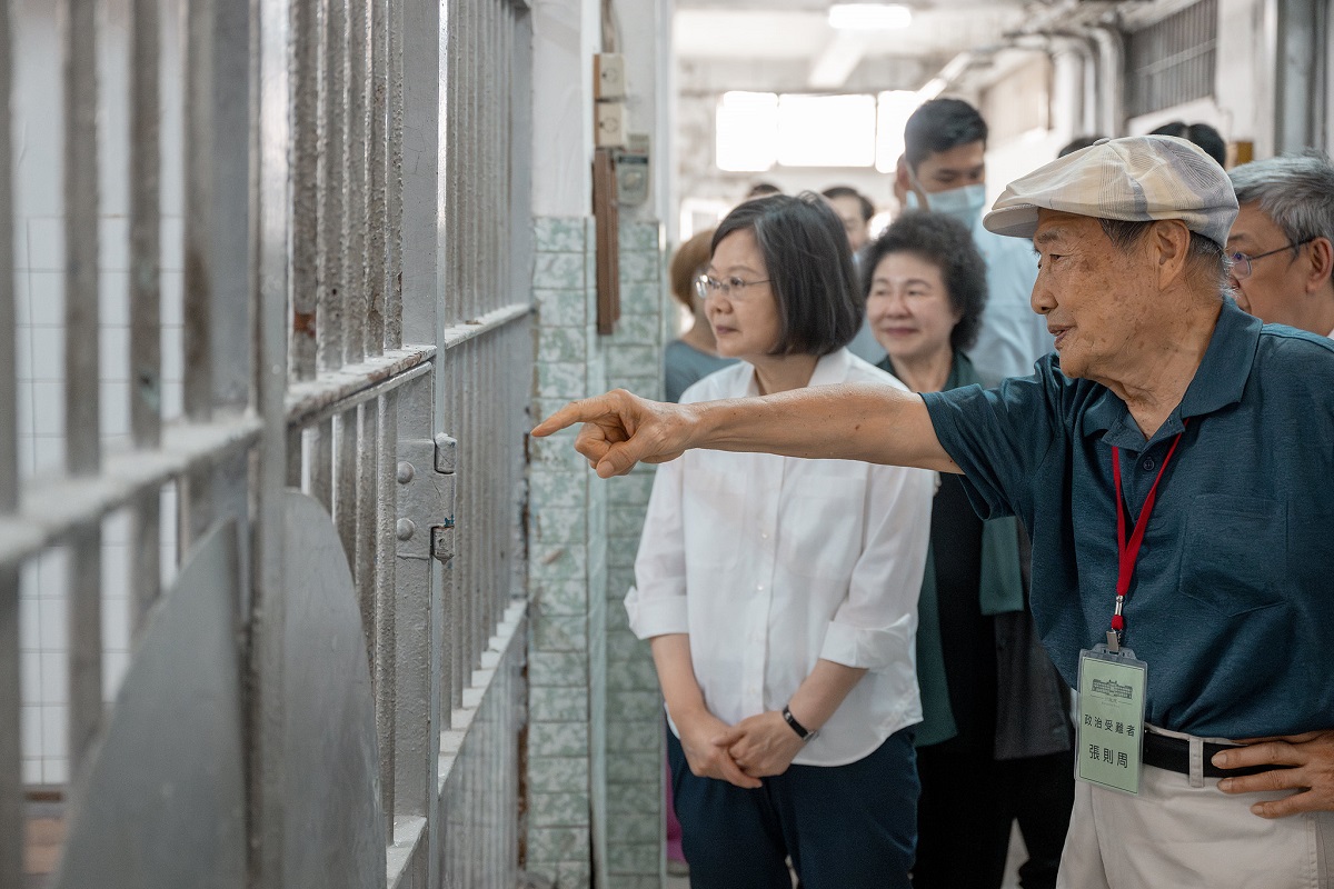 La présidente Tsai visite une ancienne prison militaire, lieu de ...