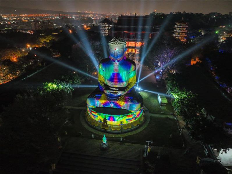 Luminous beams - Taiwan Today