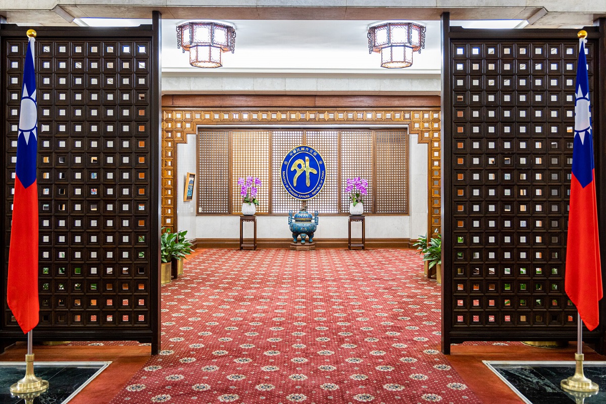 Le ministre français des Affaires étrangères opposé à tout changement ...