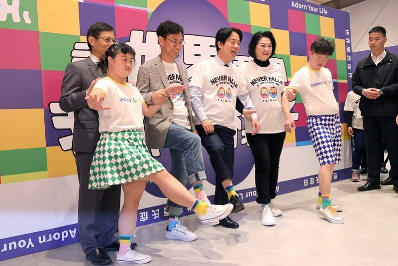 Arms interlinked - Taiwan Today