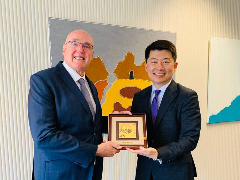 Director General David Cheng-Wei Wu met with Prof. Barney Glover, VC of ...