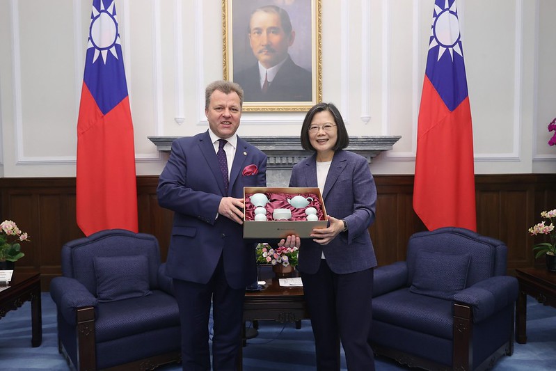 President Tsai receives former Lithuanian vice foreign minister ...