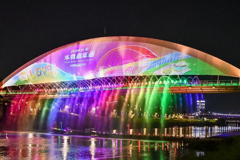 Moving lights - Taiwan Today