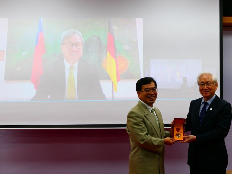 NSTC Minister Wu honors officials’ international scientific cooperation ...