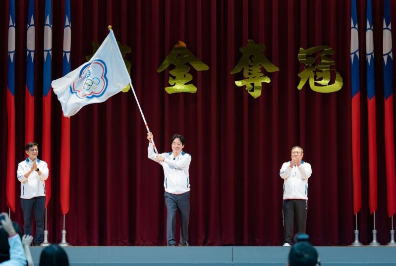 President Lai presents Olympic flag to Team Taiwan - Taiwan Today