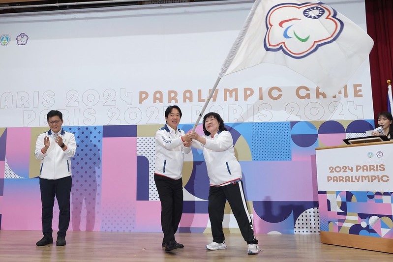 President Lai presents flag to Team Taiwan ahead of Paralympics ...
