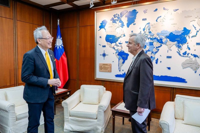 Deputy Foreign Minister Wu gives interview to French media - Taiwan Today