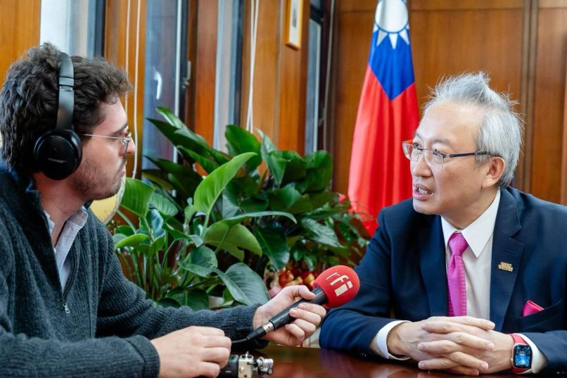 Deputy Foreign Minister Wu gives interview to French radio - Taiwan Today
