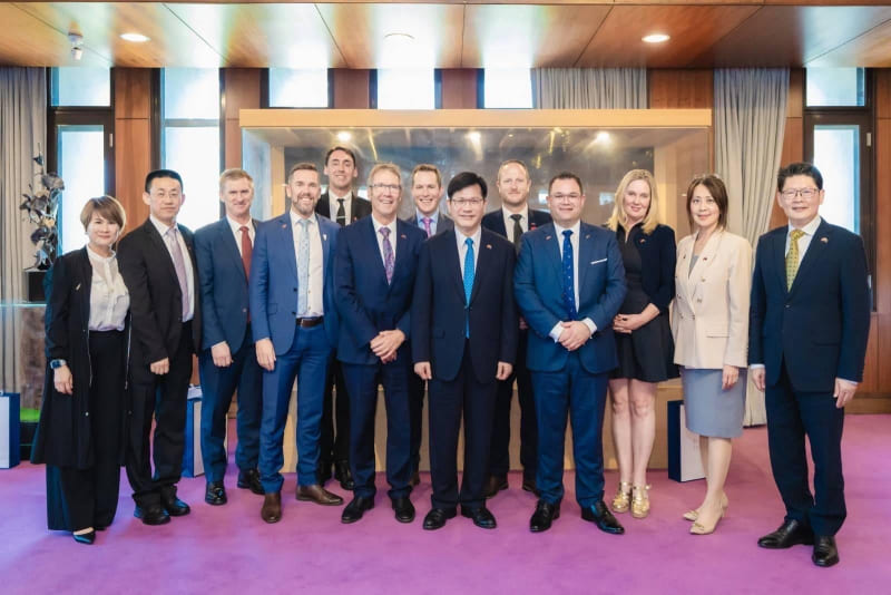Foreign Minister Lin hosts banquet for delegation from New Zealand All ...