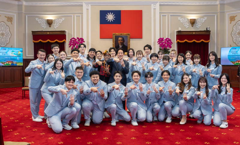 Lai receives youth ambassadors, NSP agricultural ambassadors - New ...